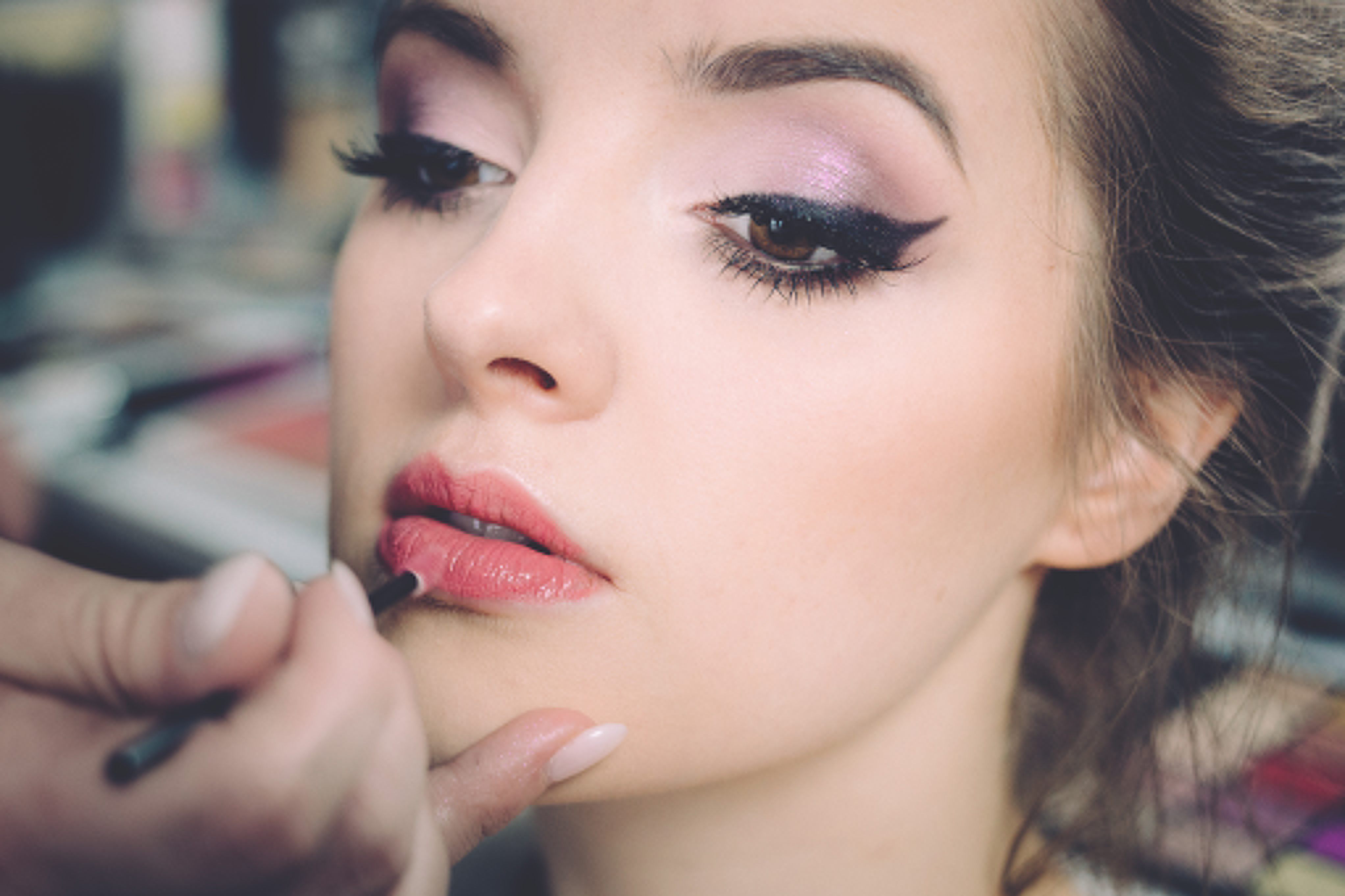 Goodbye Matte and Hello Shine: Lip Gloss And The Makeup Minimalism ...