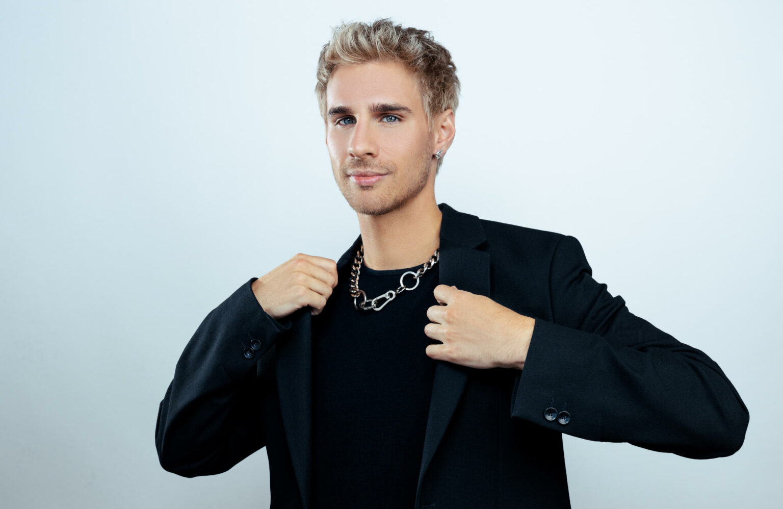 Haircare Brand XMondo Uses AI-Generated Models For Its New Hair Color ...