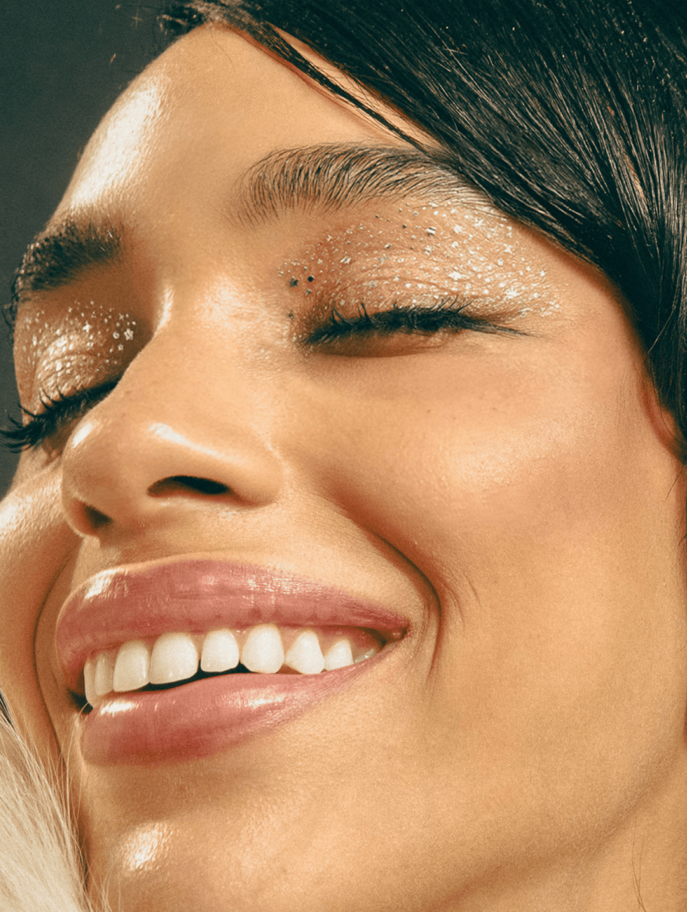 Taylor Swift's Favorite Glitter Freckle Brand Fazit Goes Global ...